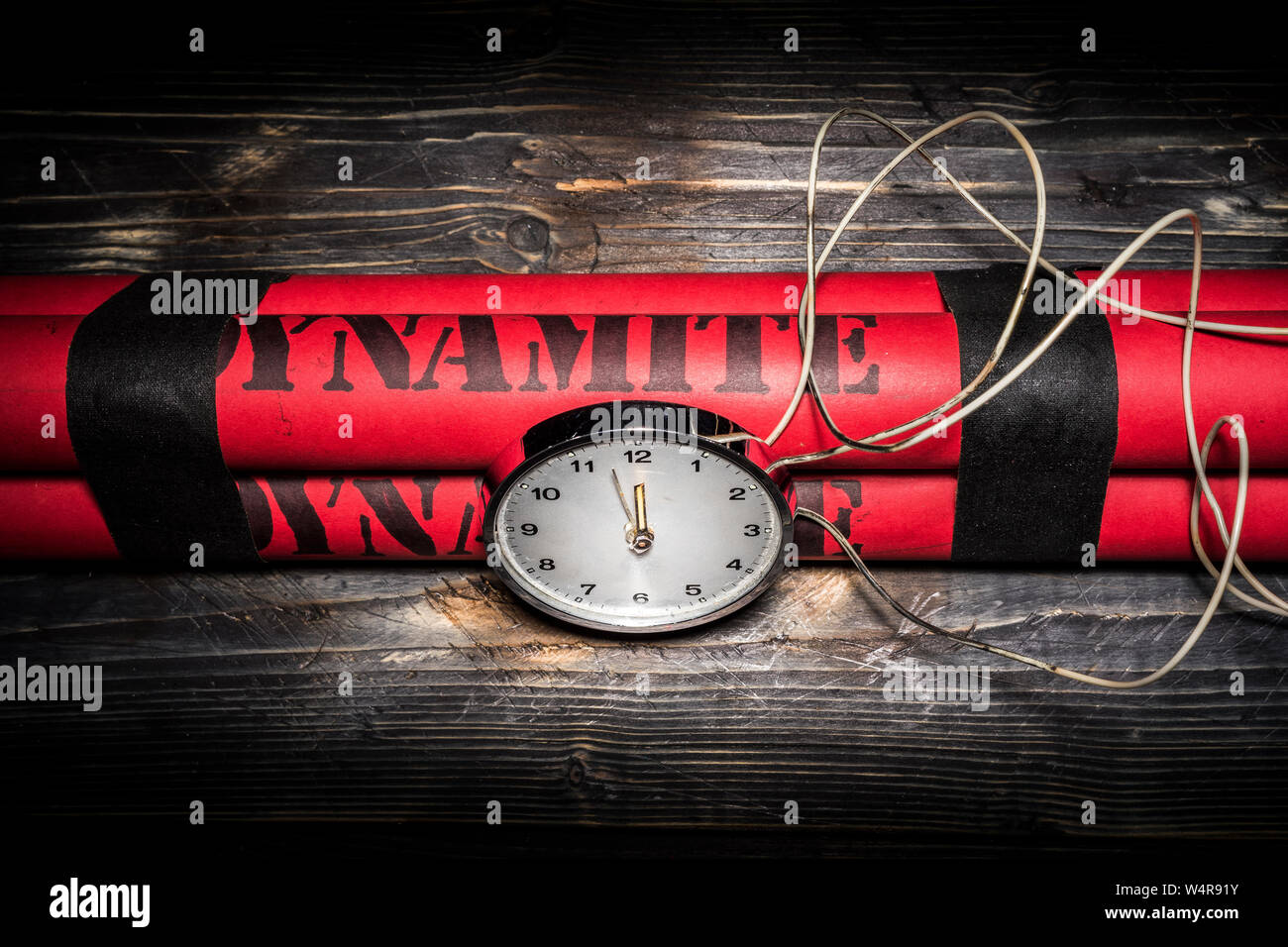 Dynamite Bombe mit einem Timer und ein Bündel von Dynamite auf ...