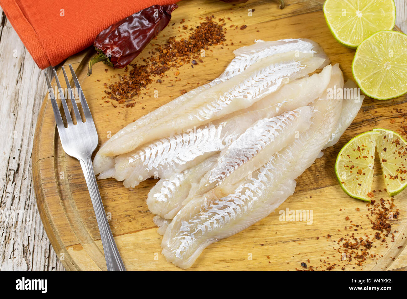Rohes wittlingsfilet -Fotos und -Bildmaterial in hoher Auflösung – Alamy