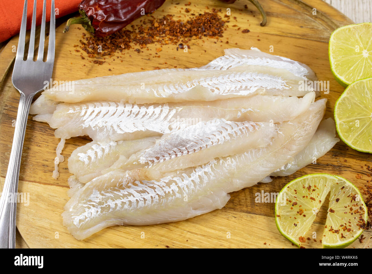 Rohes wittlingsfilet -Fotos und -Bildmaterial in hoher Auflösung – Alamy