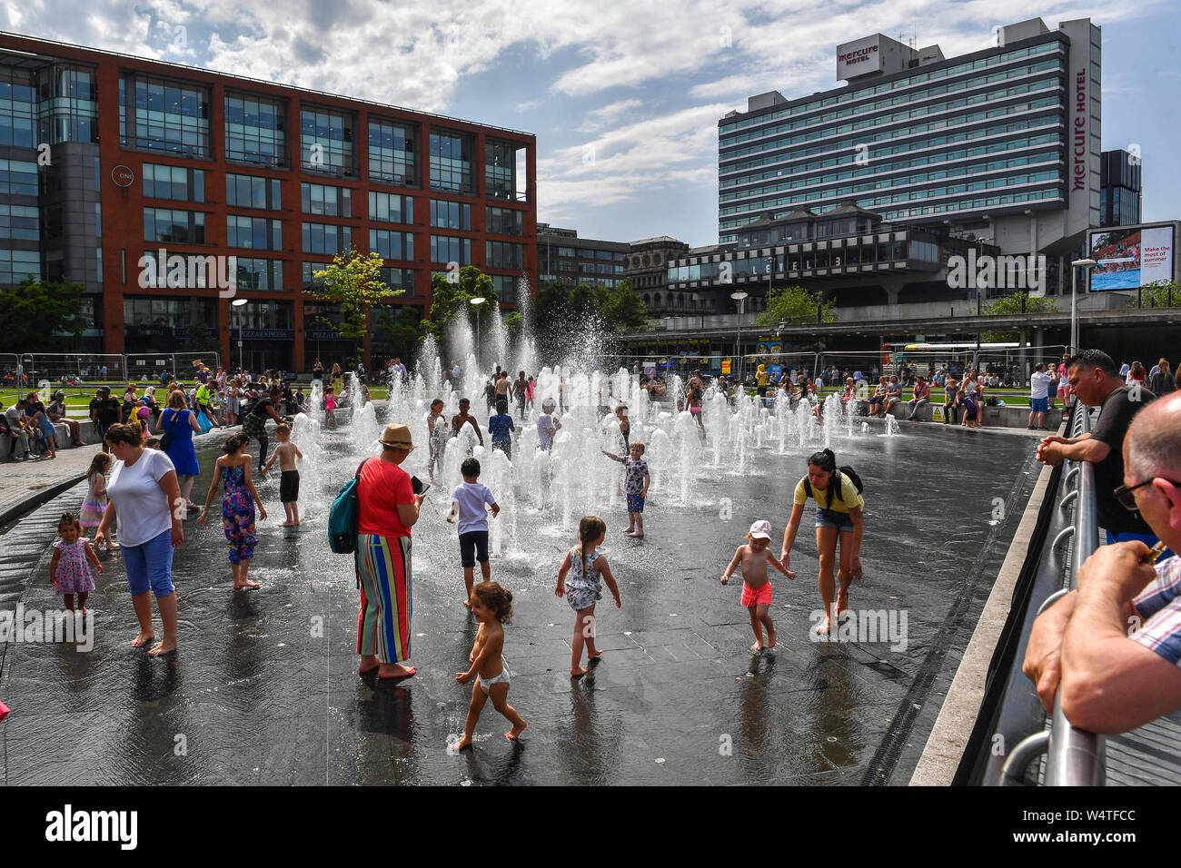 Manchester springbrunnen im sommer -Fotos und -Bildmaterial in hoher ...