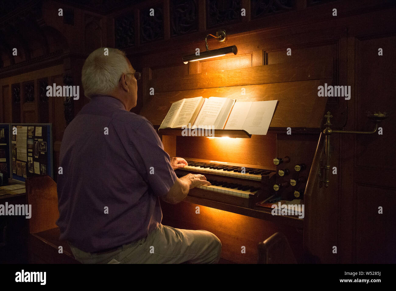 Church Organ Player Stockfotos und -bilder Kaufen - Alamy