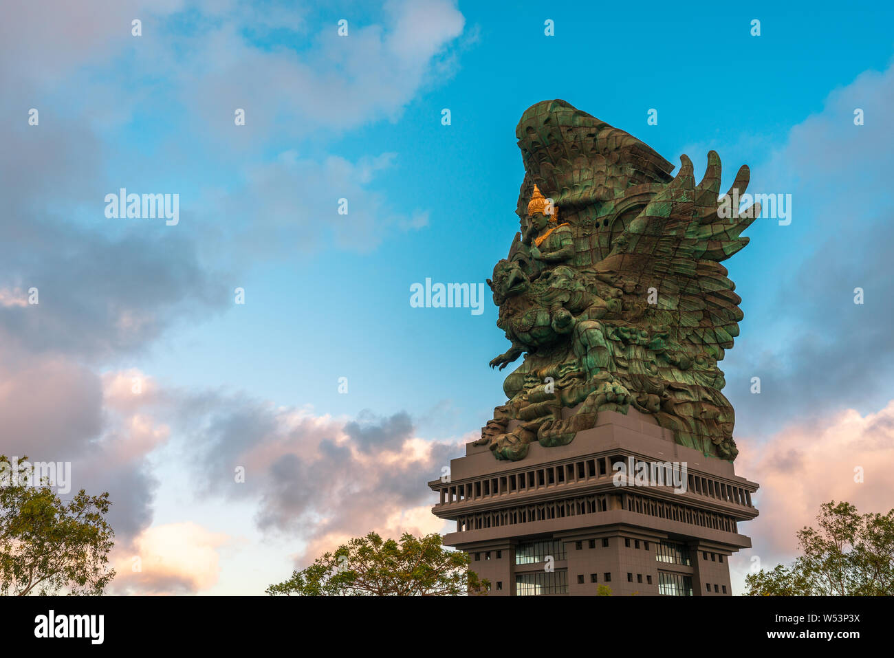 Garuda park -Fotos und -Bildmaterial in hoher Auflösung – Alamy