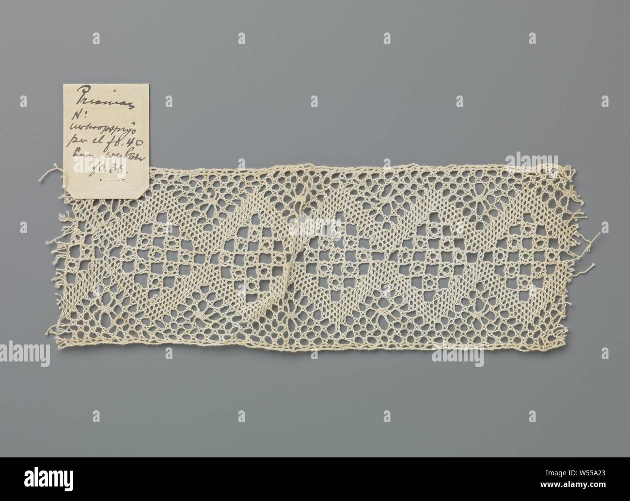 2 zickzacklinien -Fotos und -Bildmaterial in hoher Auflösung – Alamy