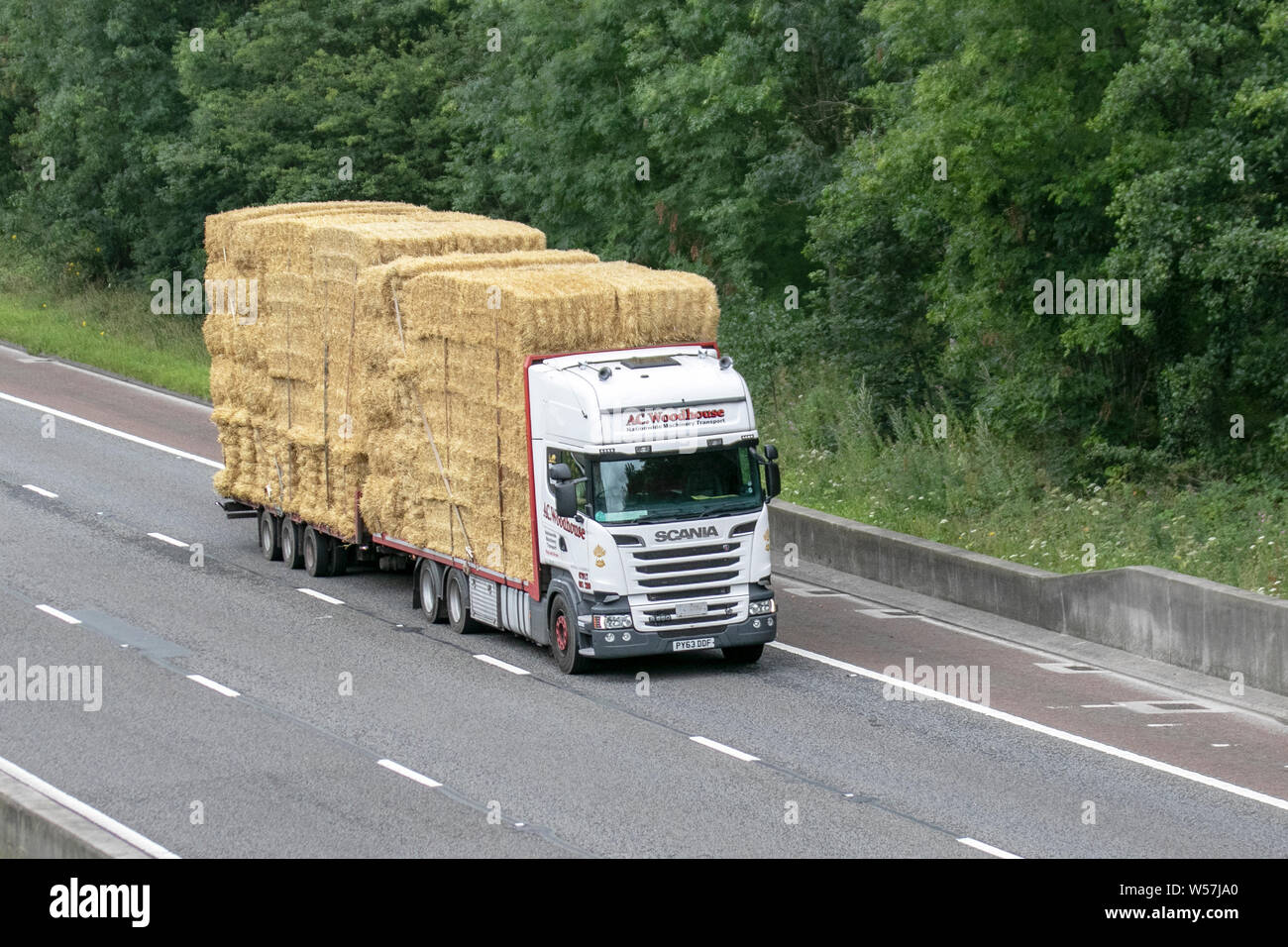 Straw Lorry Truck Load Stockfotos und -bilder Kaufen - Alamy