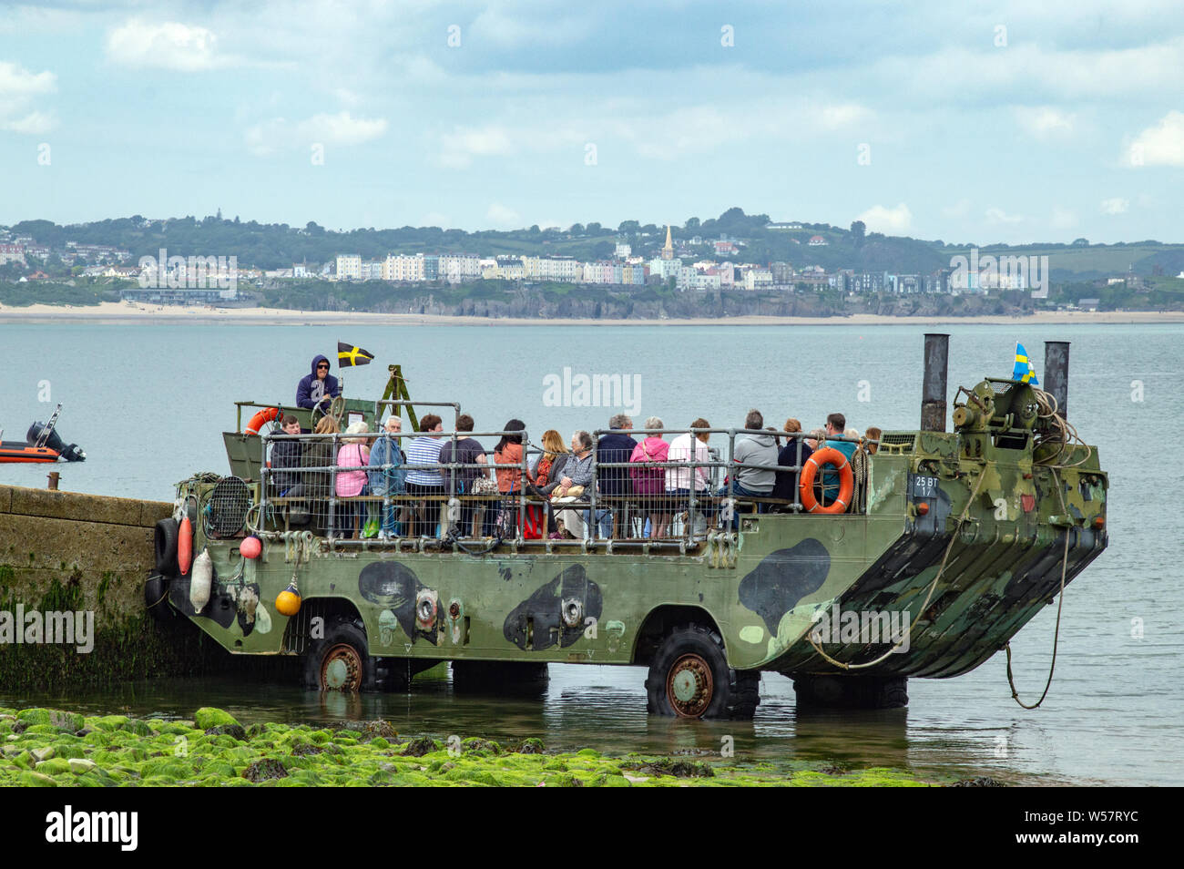 Landing craft boat -Fotos und -Bildmaterial in hoher Auflösung – Alamy