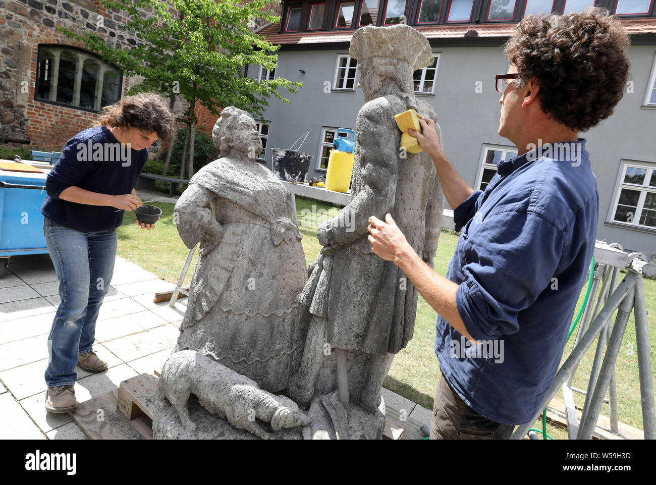 Neubrandenburg, Deutschland. 10. Juli 2019. Jan Hamann und seiner Frau ...