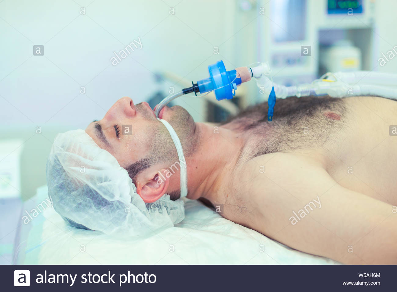 Beatmung Mund Zu Mund Stockfotos und -bilder Kaufen - Alamy
