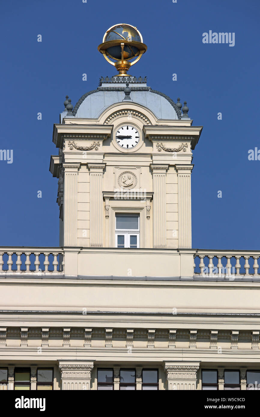 Uhr mit erde -Fotos und -Bildmaterial in hoher Auflösung – Alamy