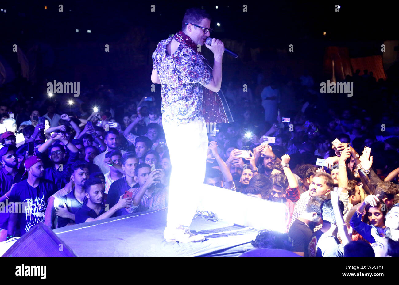 Akcent band -Fotos und -Bildmaterial in hoher Auflösung – Alamy