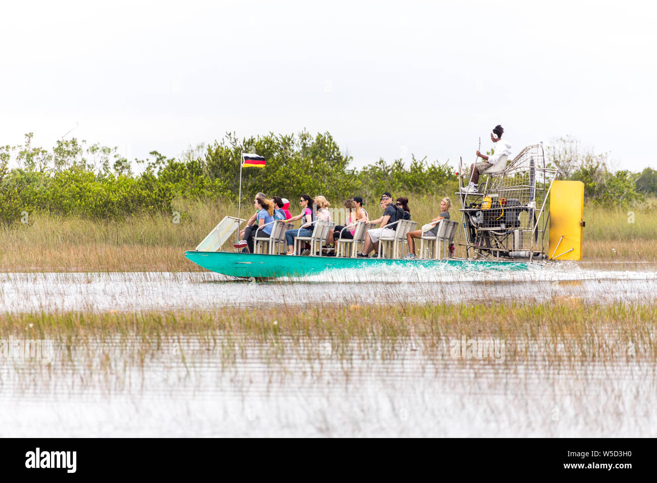 EVERGLADES, Florida, USA - Dezember 8, 2016: Airboat Tour an der ...