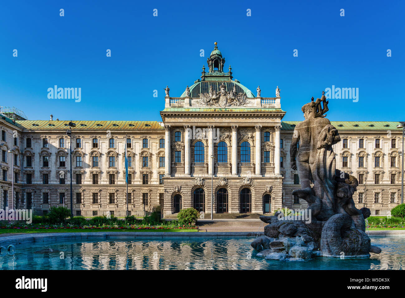 Justizpalast münchen -Fotos und -Bildmaterial in hoher Auflösung – Alamy