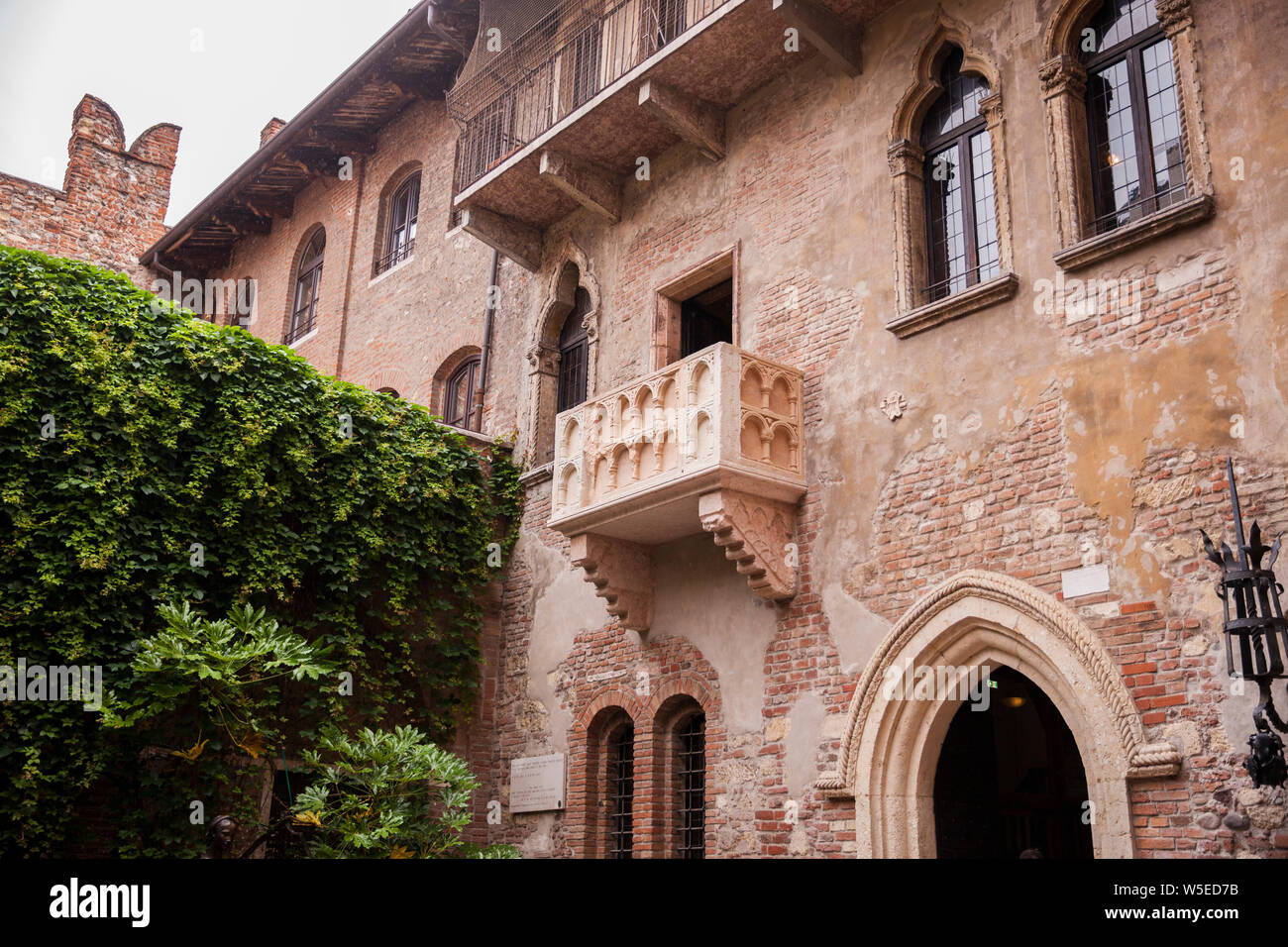Der Balkon der Julia von William Shakespeares "Romeo & Julia" in Verona ...