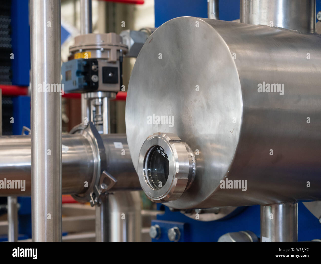 Stainless steel tank -Fotos und -Bildmaterial in hoher Auflösung – Alamy