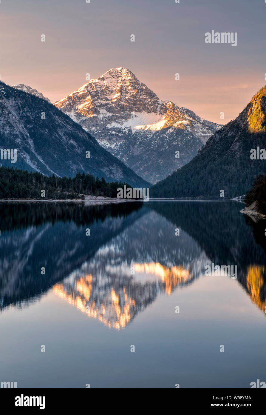 Größter see -Fotos und -Bildmaterial in hoher Auflösung – Alamy