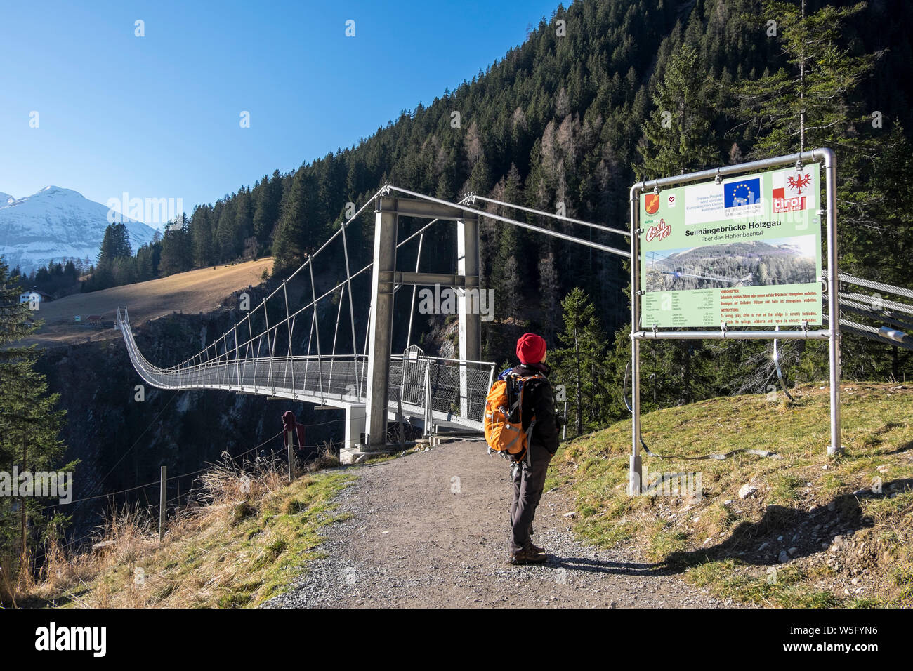 Österreich, Tirol. Naturparkregion Reutte, Lechtaler, Suspension Bridge ...
