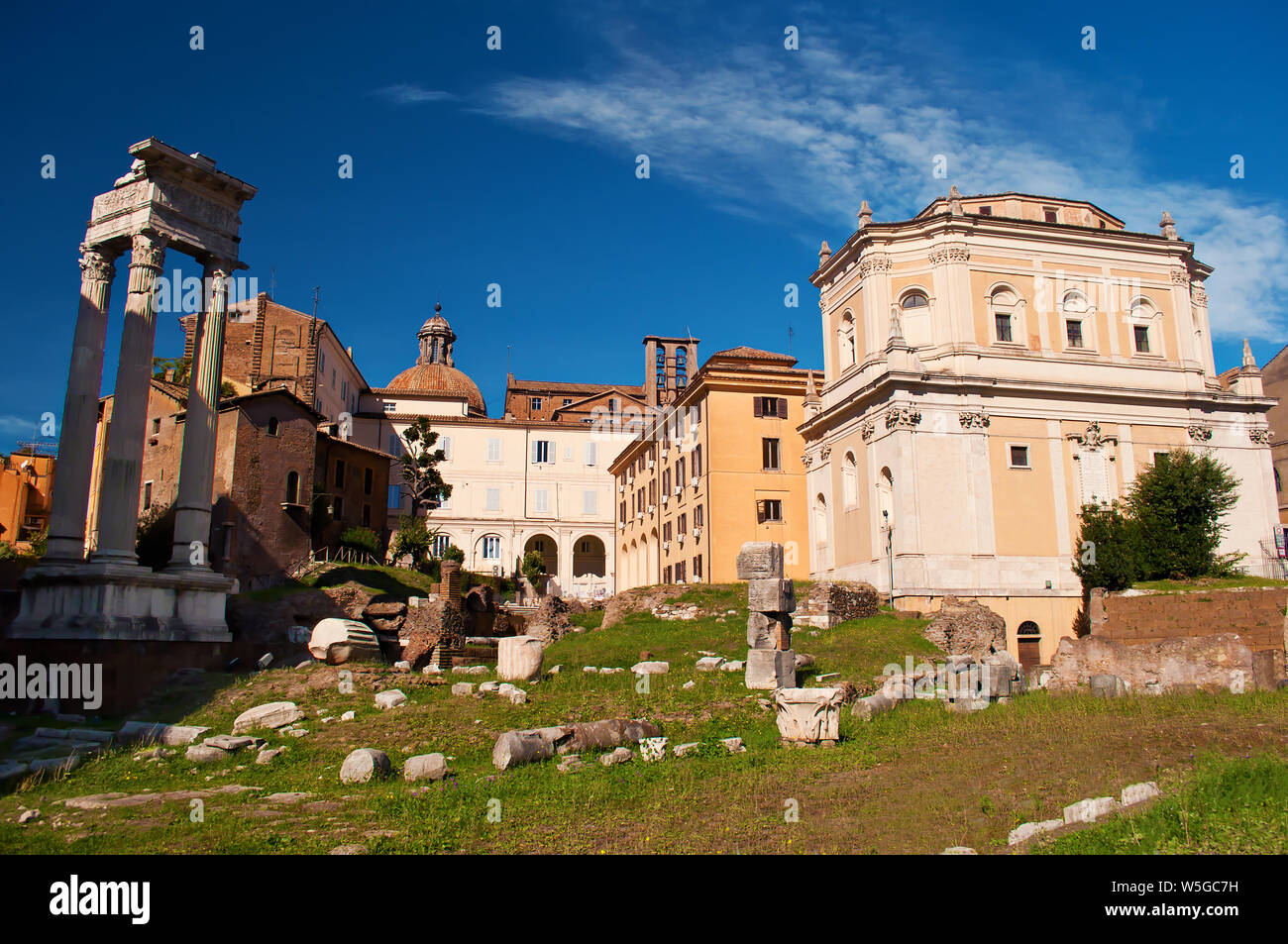 Temple of apollo medicus -Fotos und -Bildmaterial in hoher Auflösung ...
