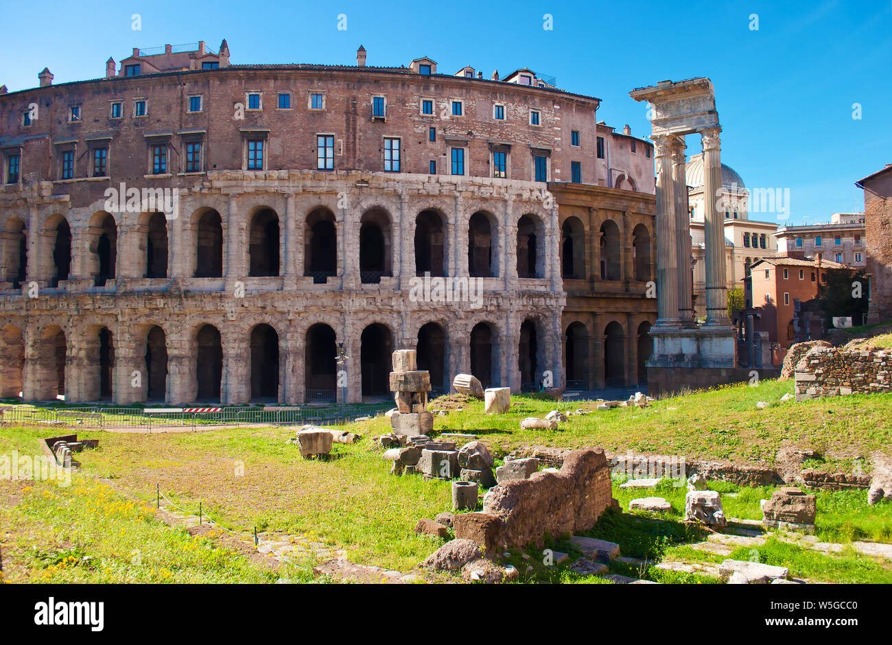 Temple of apollo medicus -Fotos und -Bildmaterial in hoher Auflösung ...