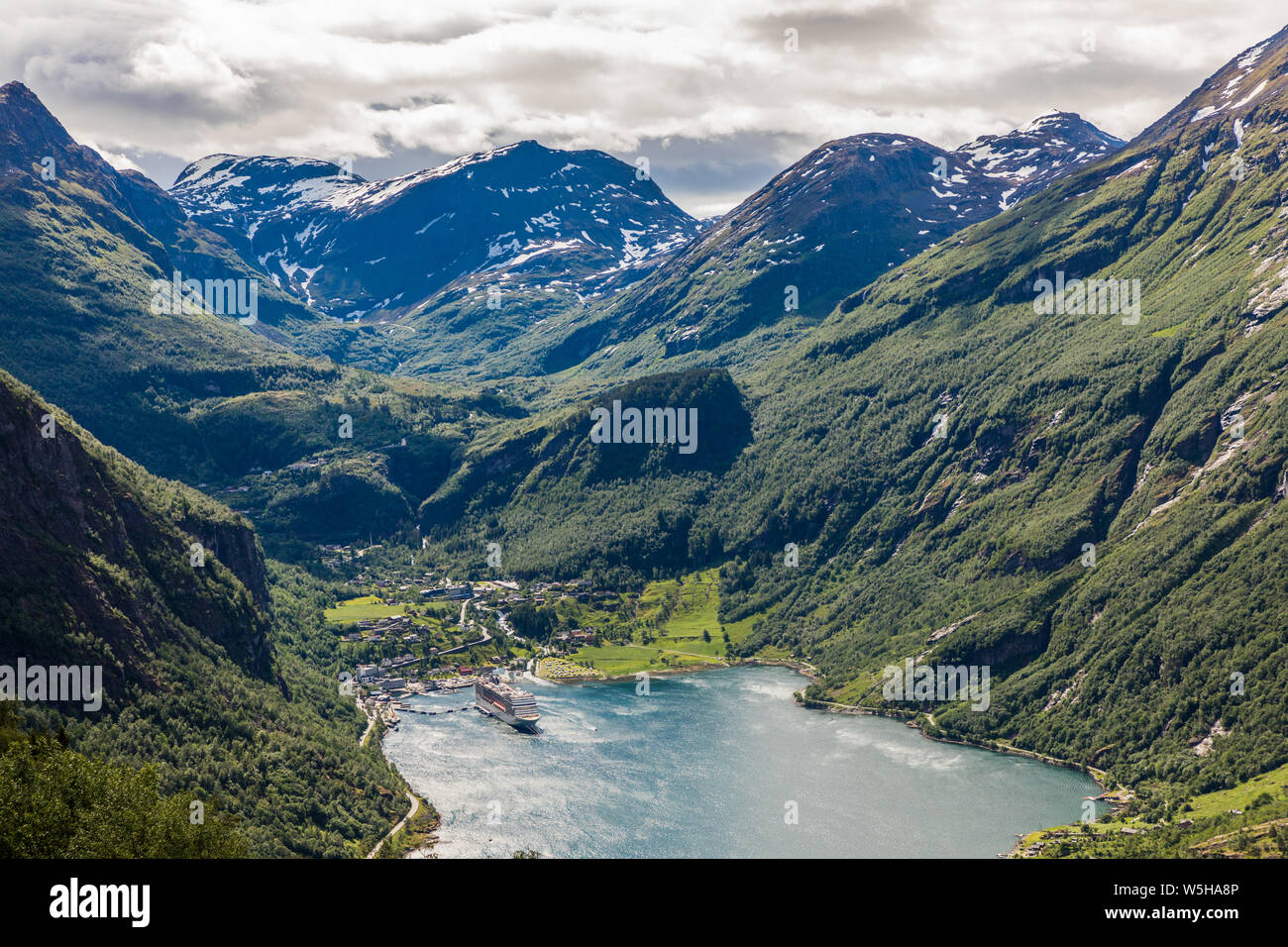 Geiranger Touristen Stockfotos und -bilder Kaufen - Alamy