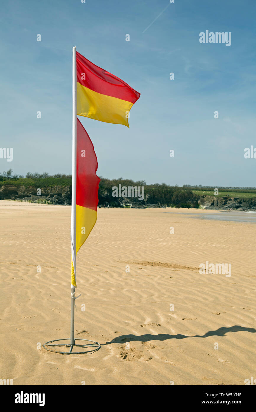 Gelbe Flaggen Stockfotos und -bilder Kaufen - Alamy