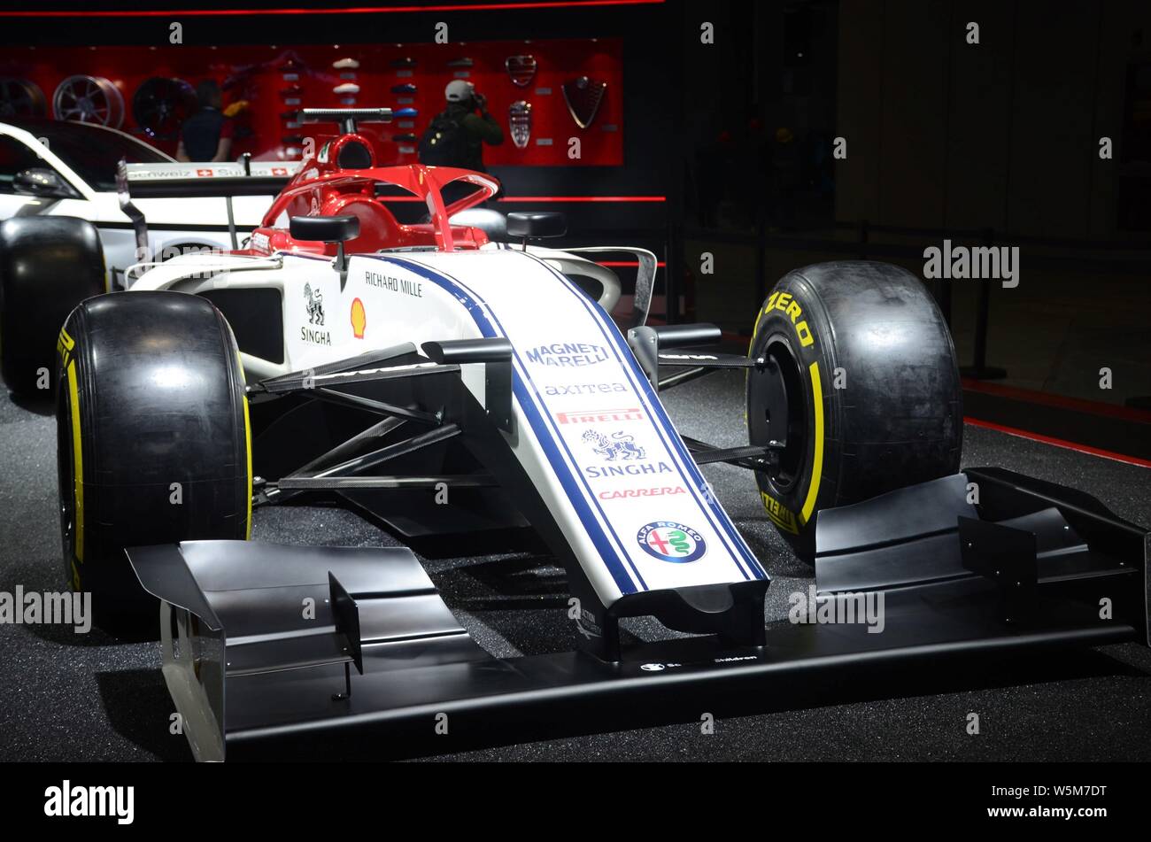 Ferrari f1 car on display -Fotos und -Bildmaterial in hoher Auflösung ...