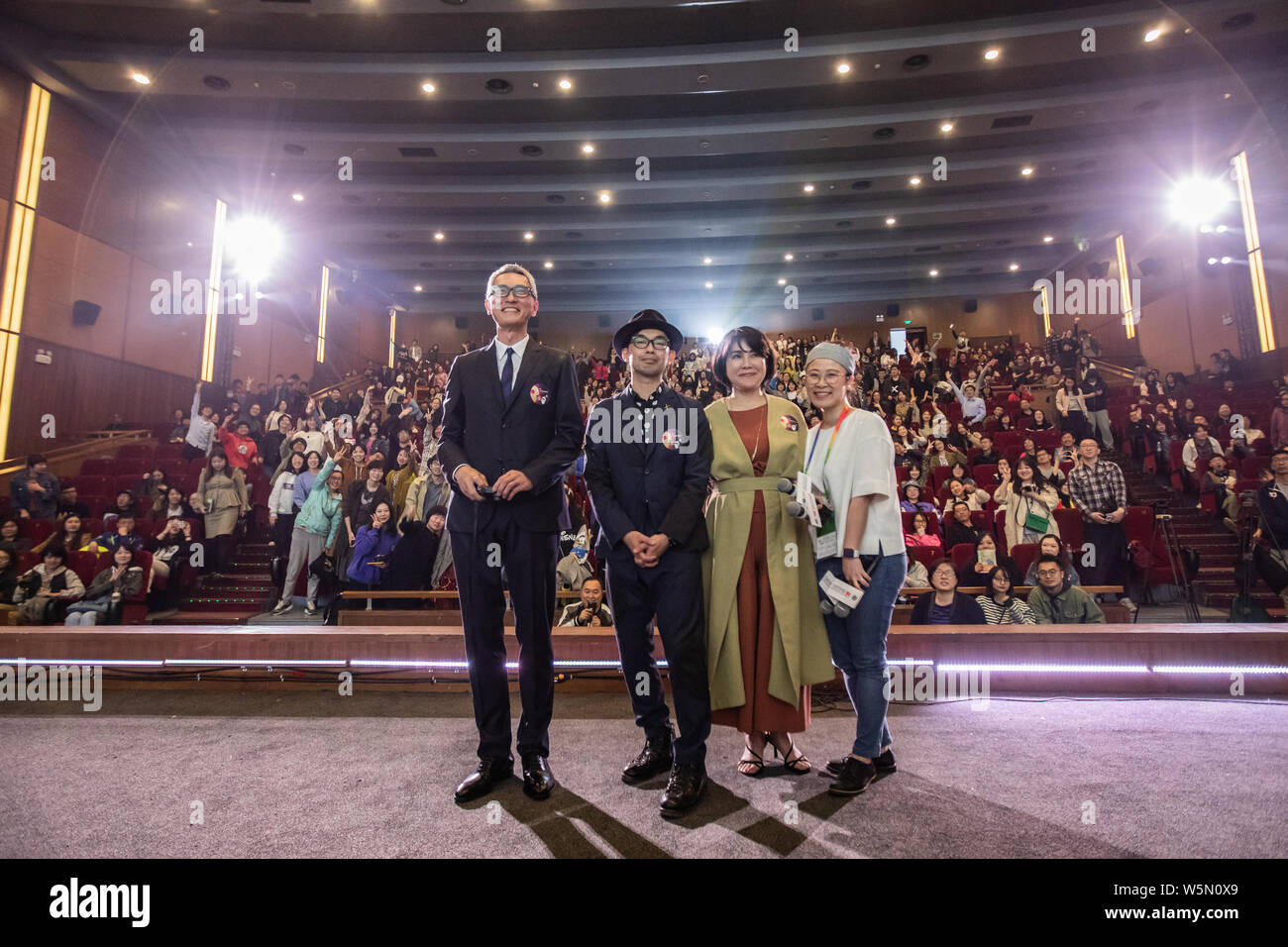 (Von links) japanische Schauspieler Yutaka Matsushige, Direktor Toru ...