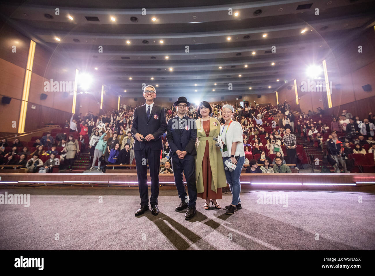 (Von links) japanische Schauspieler Yutaka Matsushige, Direktor Toru ...
