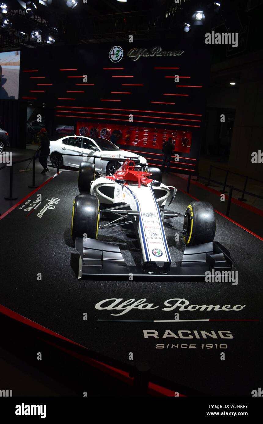 Ferrari f1 car on display -Fotos und -Bildmaterial in hoher Auflösung ...