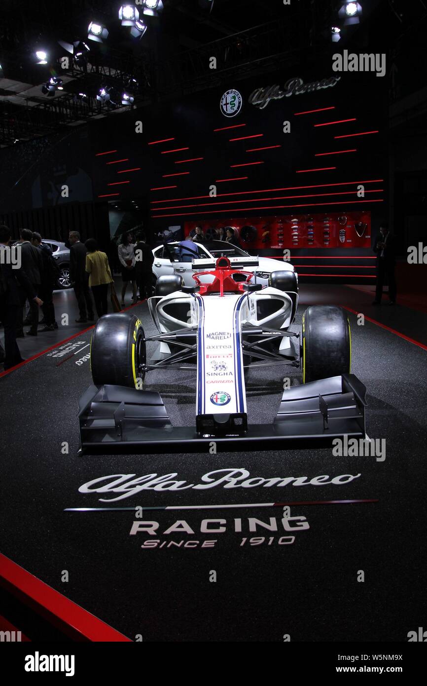 Ferrari f1 car on display -Fotos und -Bildmaterial in hoher Auflösung ...