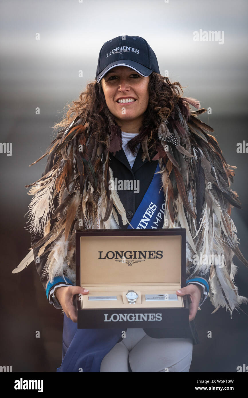 Danielle Goldstein stellt während einer Preisverleihung nach dem CSI5 1 ...