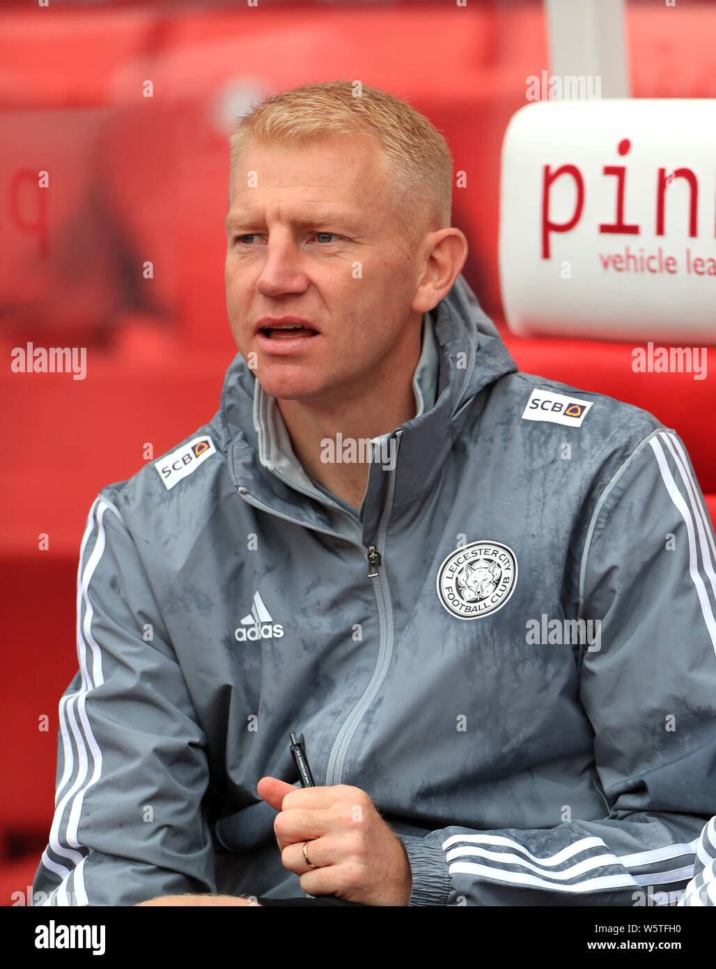 Adam sadler -Fotos und -Bildmaterial in hoher Auflösung – Alamy