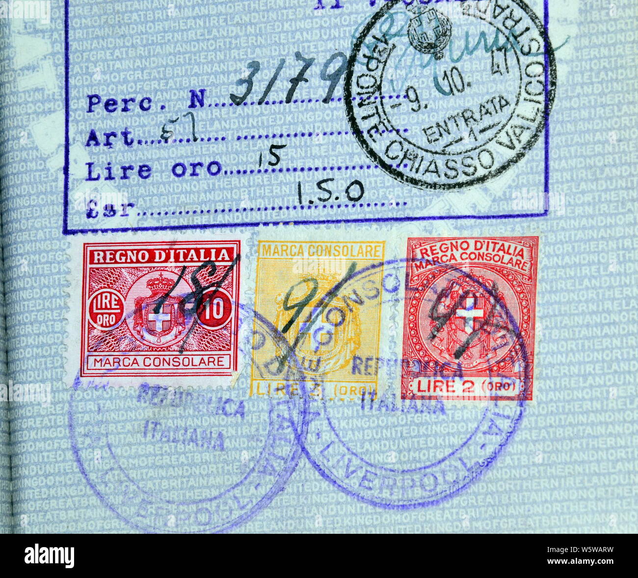 Blauer pass britisch -Fotos und -Bildmaterial in hoher Auflösung – Alamy