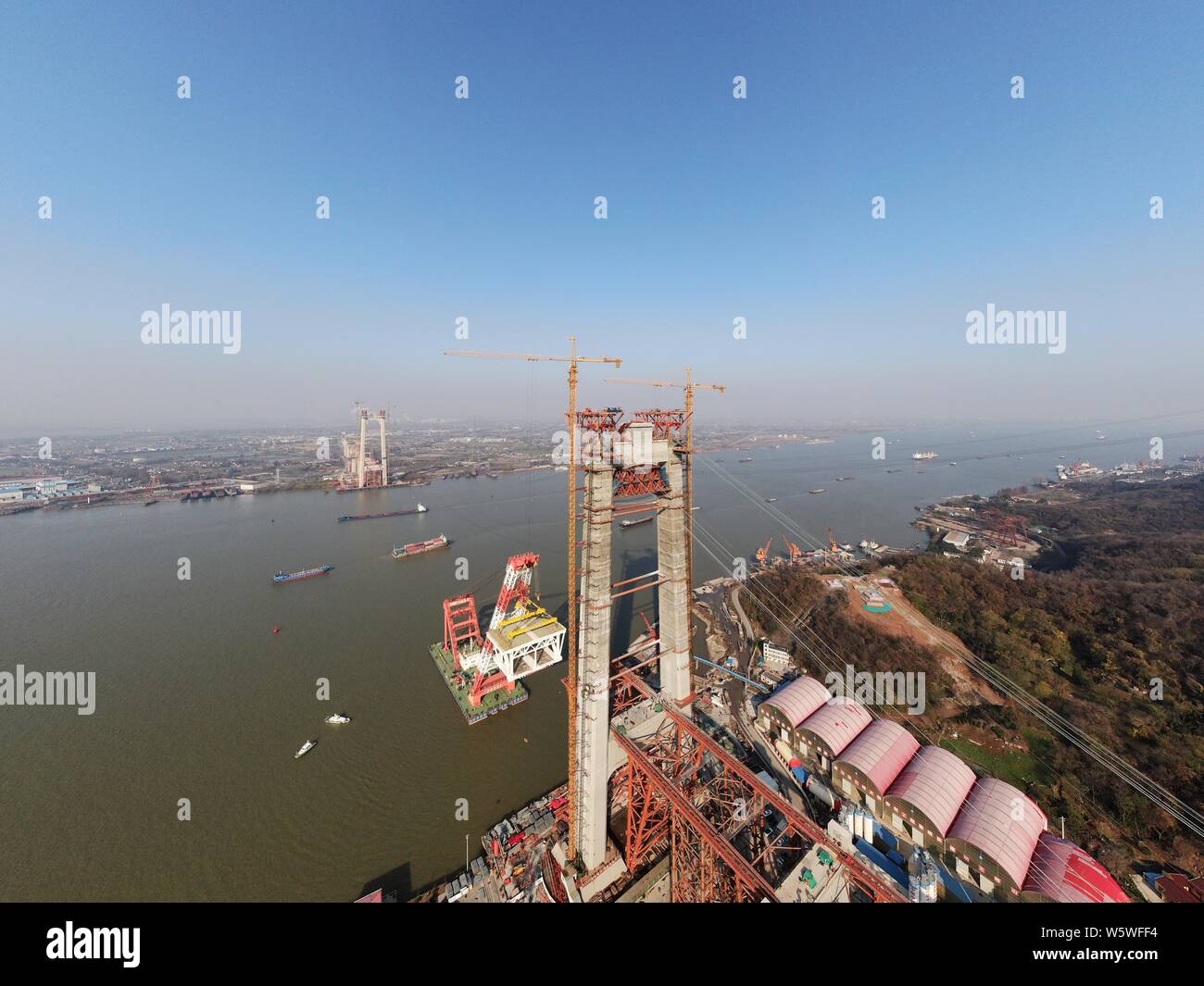 Die Wufengshan Yangtze River Bridge, erste Schiene Chinas - Straße ...