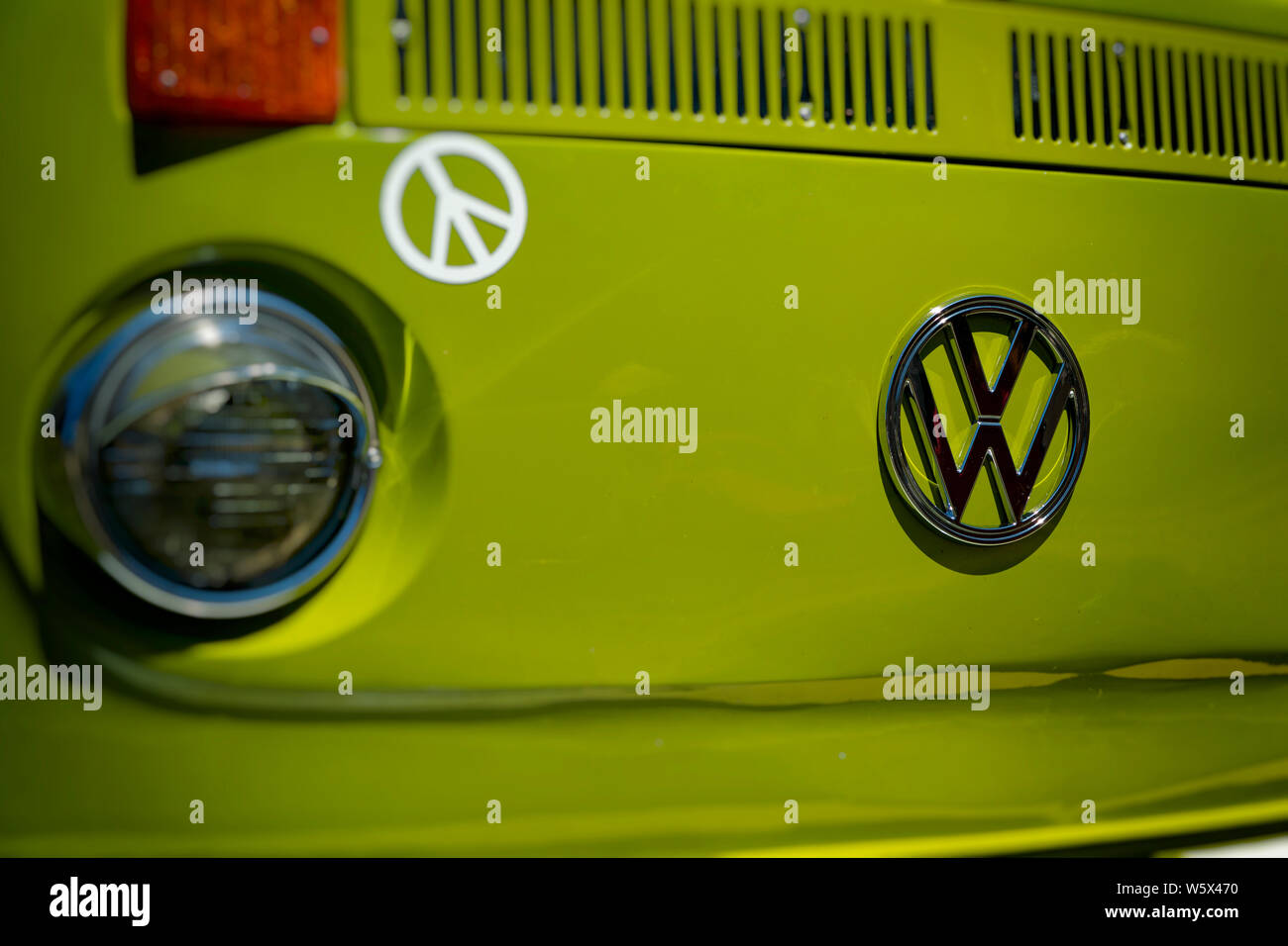 Peace sign vw bus -Fotos und -Bildmaterial in hoher Auflösung – Alamy