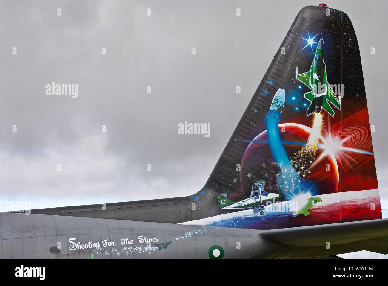 Hercules c130 royal air force -Fotos und -Bildmaterial in hoher ...