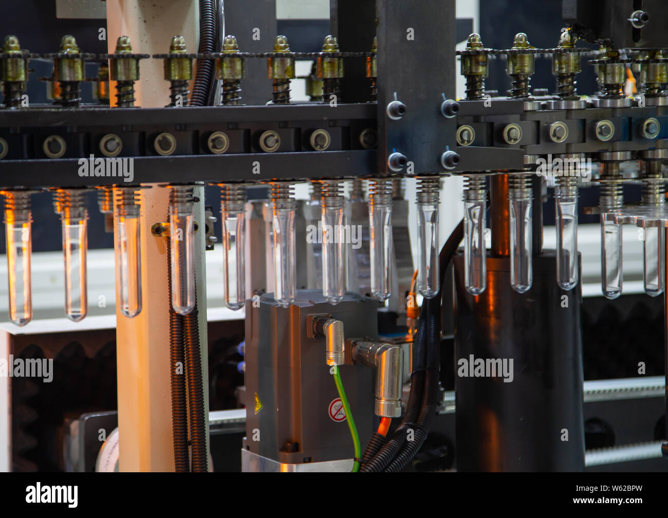 Rohstoff der PET-Flasche auf Blasmaschine pre-heat Prozess ...