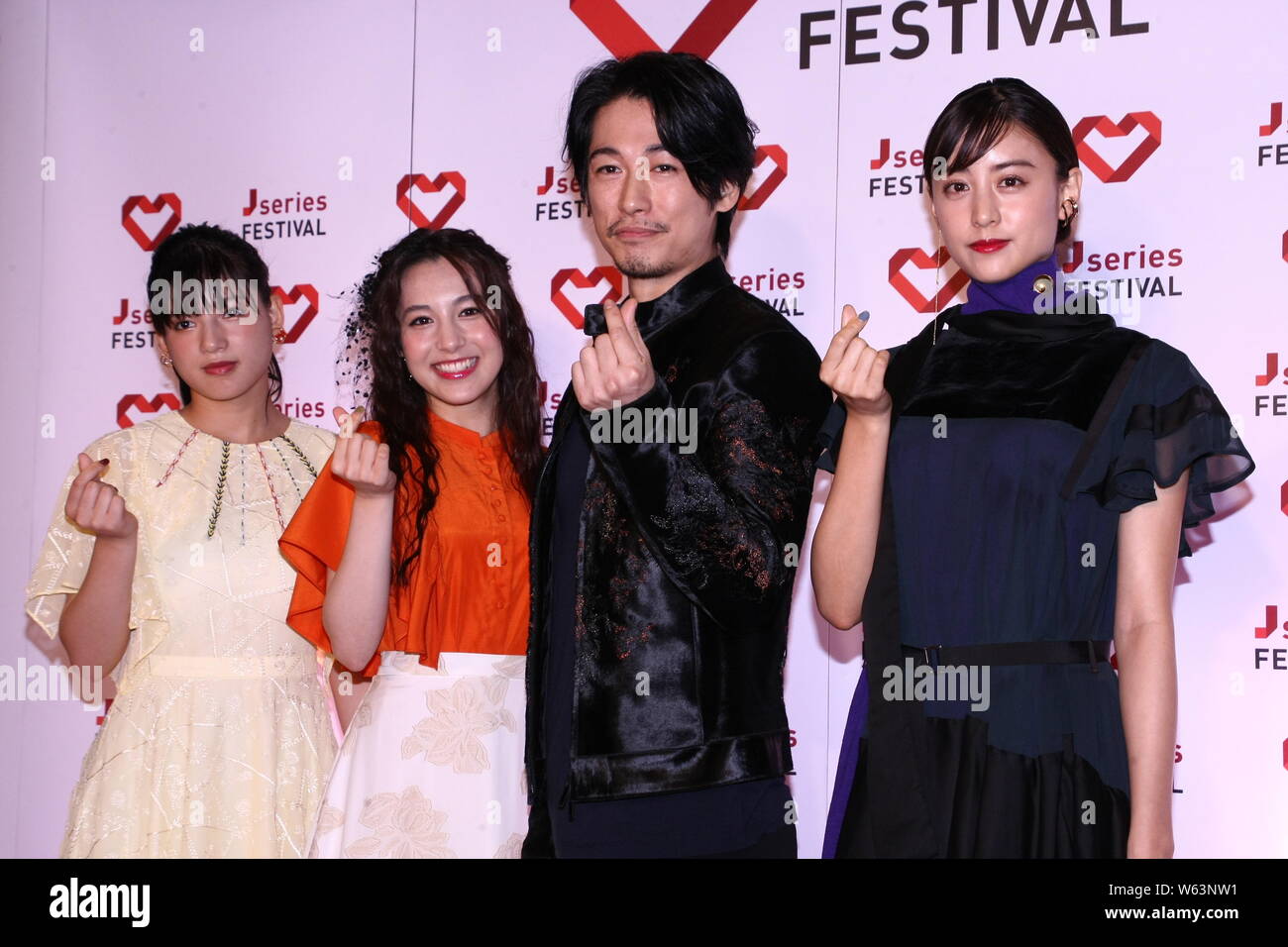 (Von links) japanischen Schauspielerinnen Anna Ishii, Yuki Sasou ...