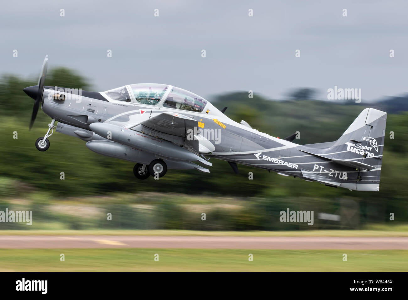 Embraer emb 314 und super tucano -Fotos und -Bildmaterial in hoher ...