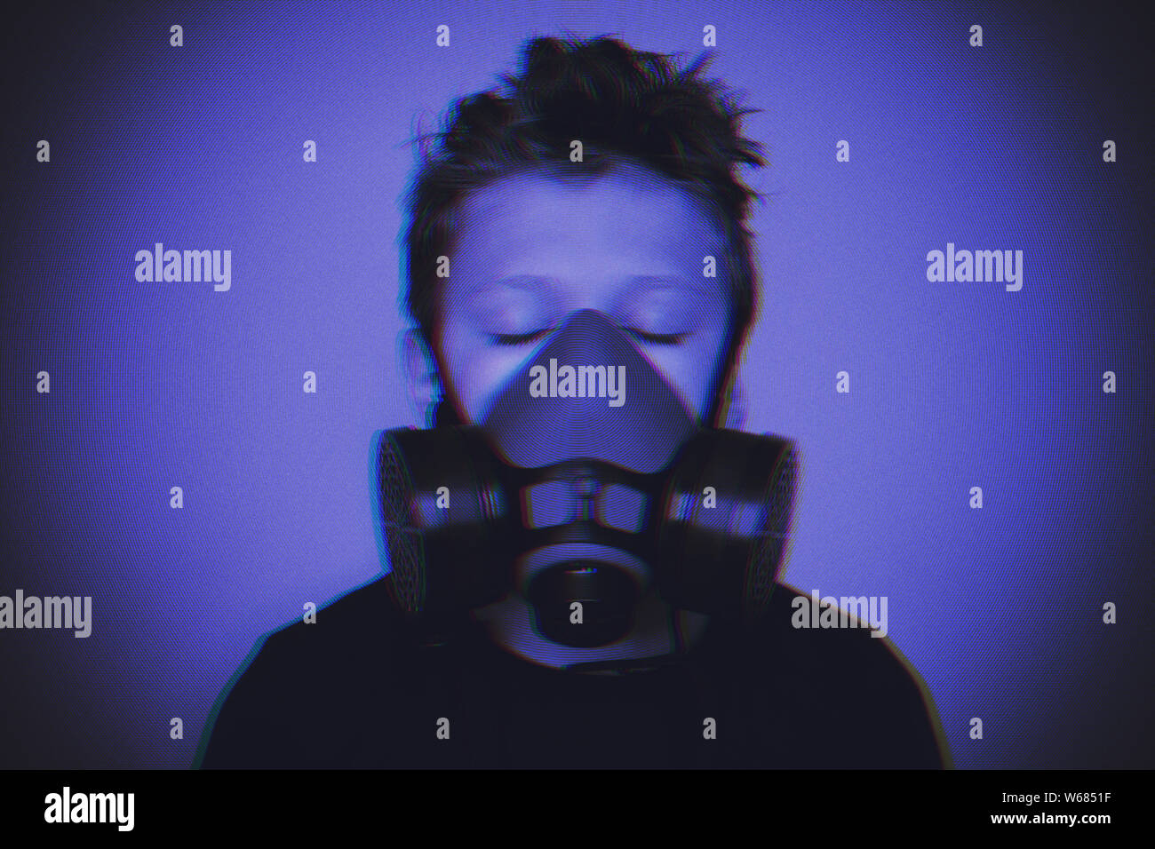 Gasmask boy -Fotos und -Bildmaterial in hoher Auflösung – Alamy