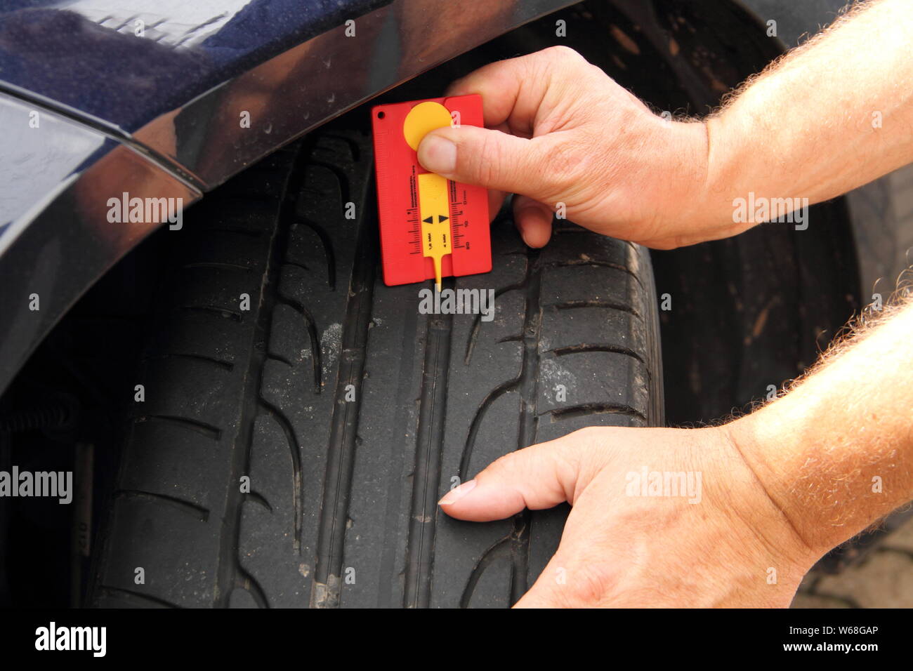 Profil profiltiefe reifen reifen -Fotos und -Bildmaterial in hoher ...