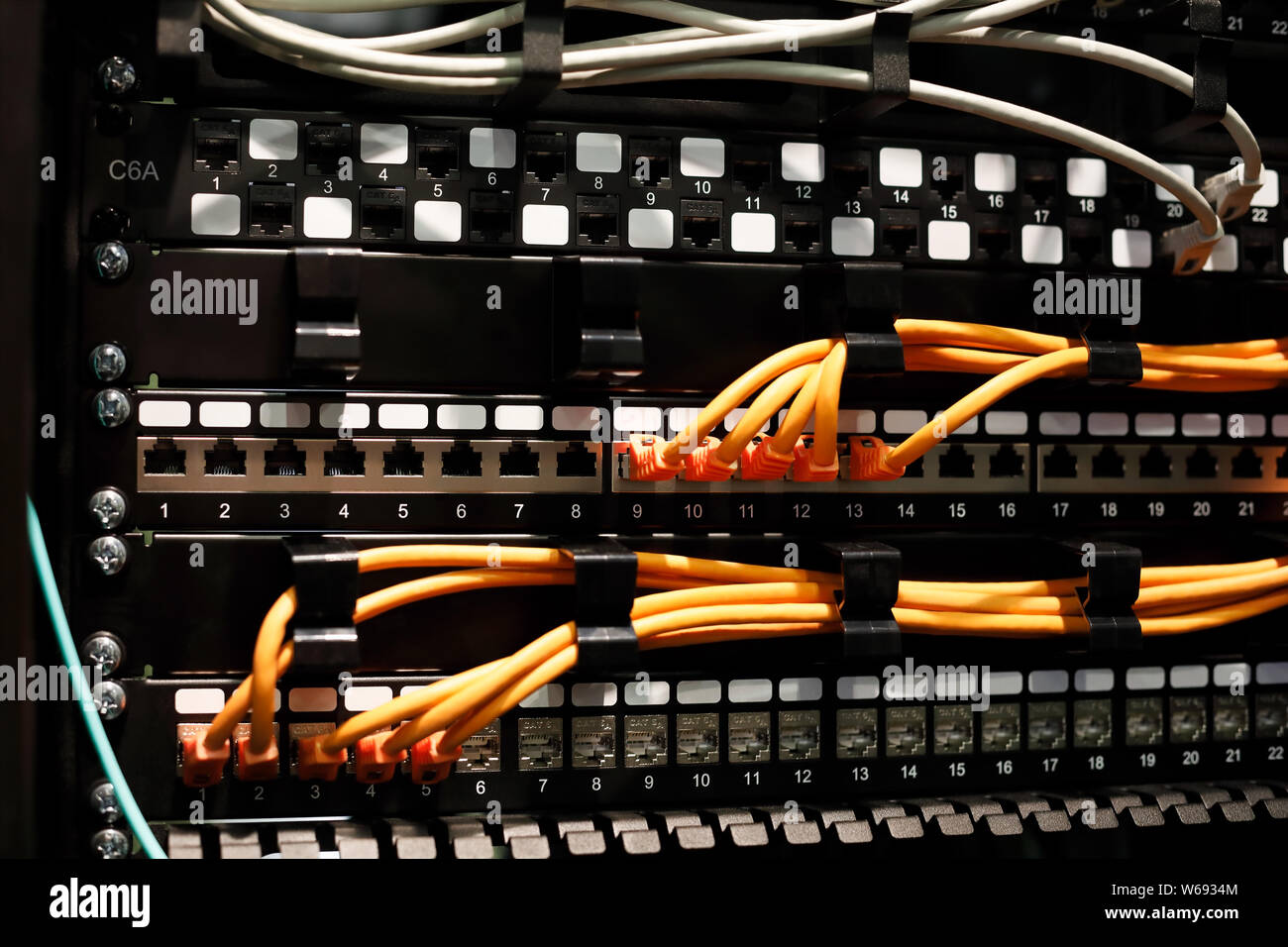 Network hub patch panel -Fotos und -Bildmaterial in hoher Auflösung – Alamy