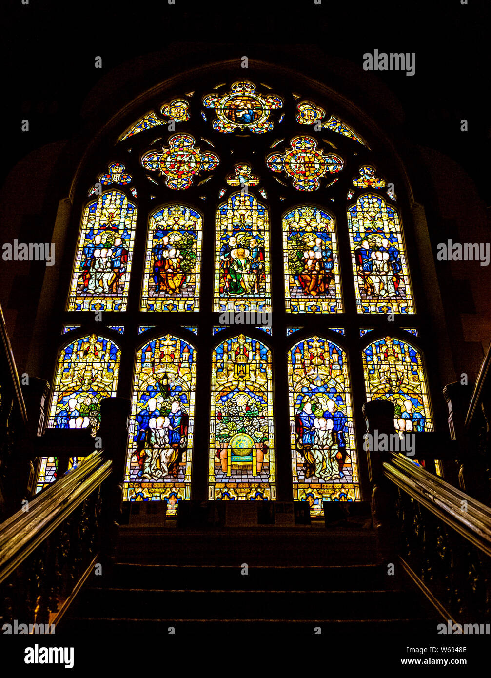 Leeds castle arched window -Fotos und -Bildmaterial in hoher Auflösung ...