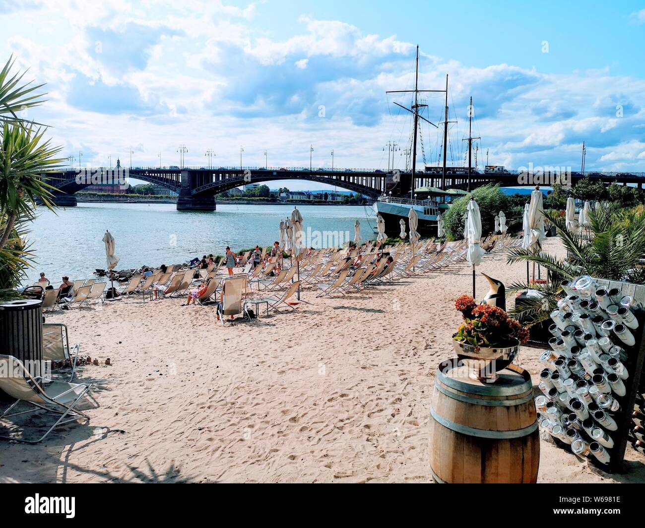 Mainz Strand Am Rhein Stockfotos und -bilder Kaufen - Alamy