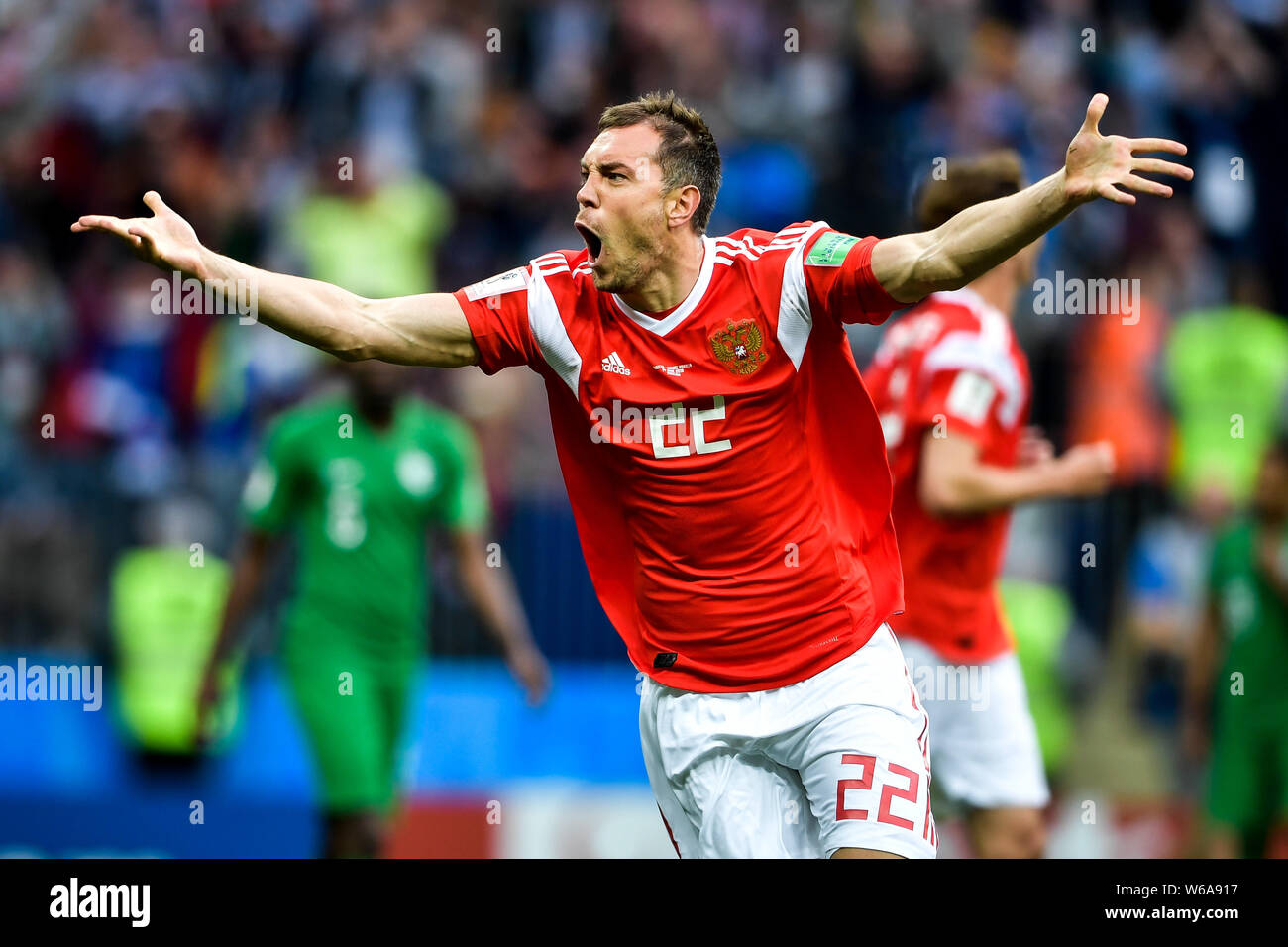 Artem Dzyuba von Russland feiert, nachdem er ein Ziel gegen Saudi ...