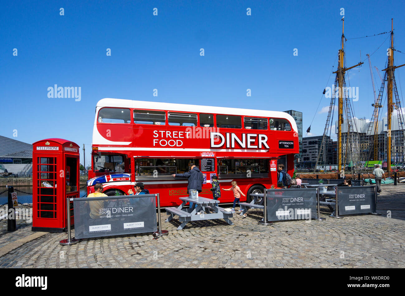 Umgebauter doppeldeckerbus -Fotos und -Bildmaterial in hoher Auflösung ...