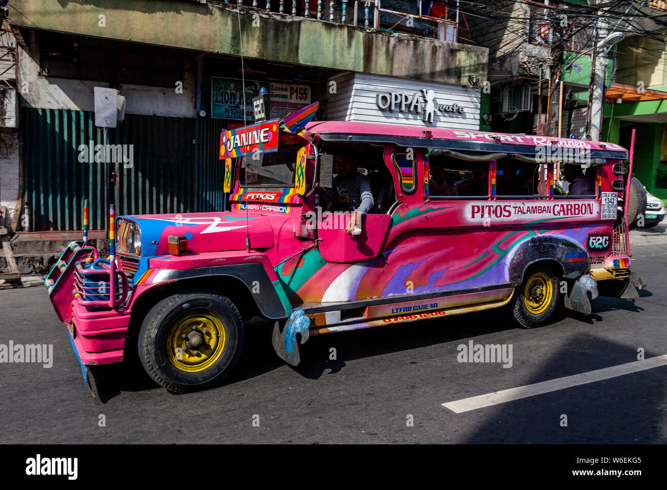 Traditionelle jeepneys -Fotos und -Bildmaterial in hoher Auflösung – Alamy