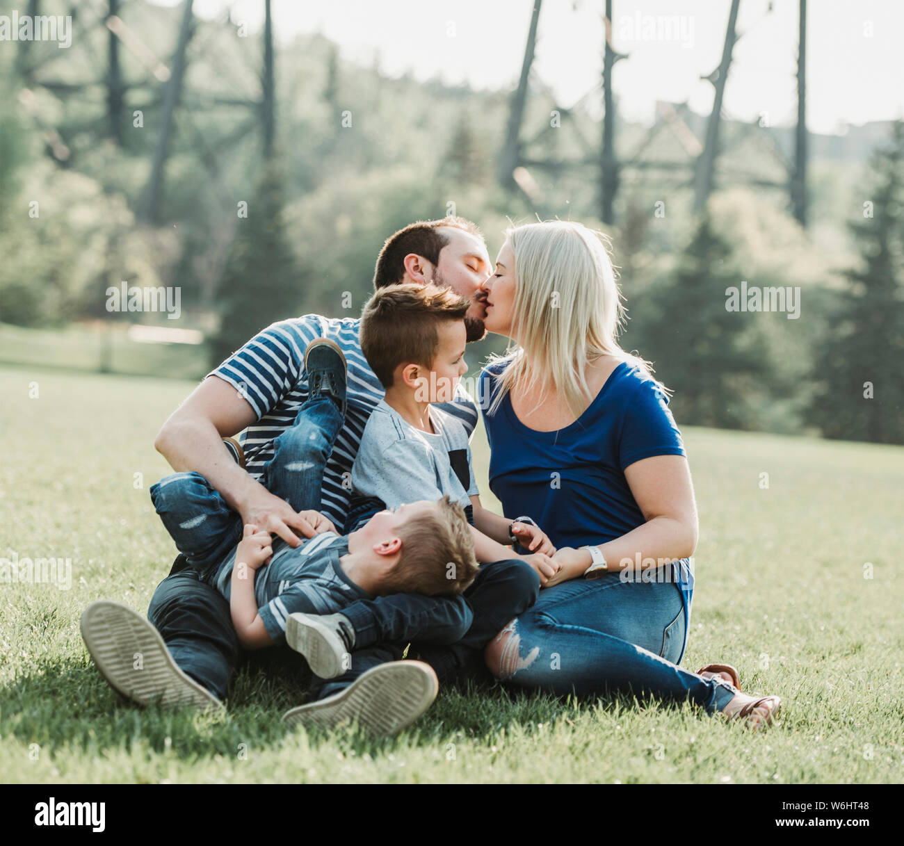 Mutter vater familie familien -Fotos und -Bildmaterial in hoher ...