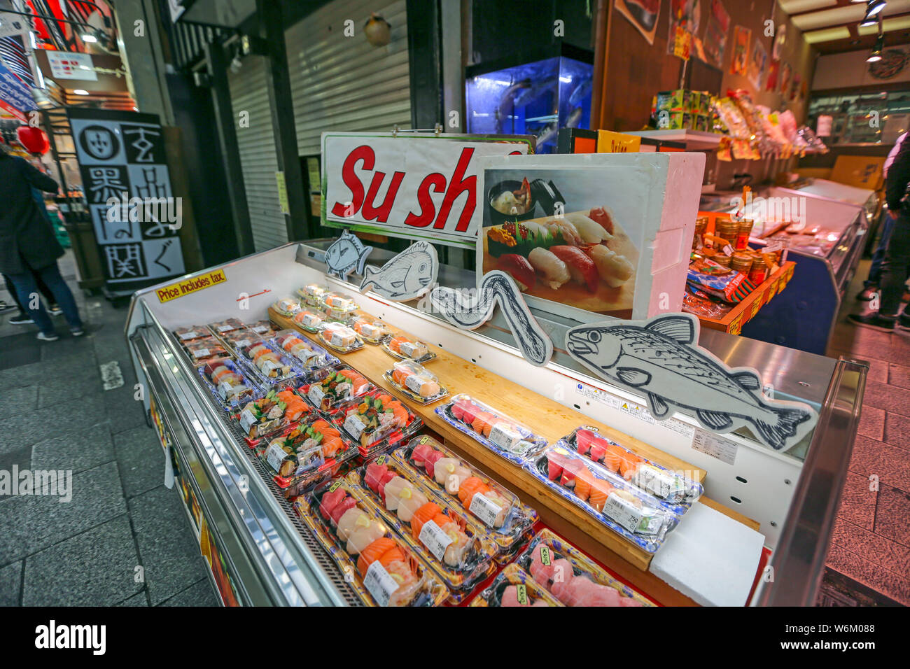 Blick auf eine frische Meeresfrüchte Shop am: Kuromon Ichiba Markt in ...