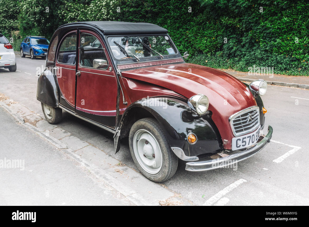 Old Citroen 2cv Car Stockfotos und -bilder Kaufen - Alamy
