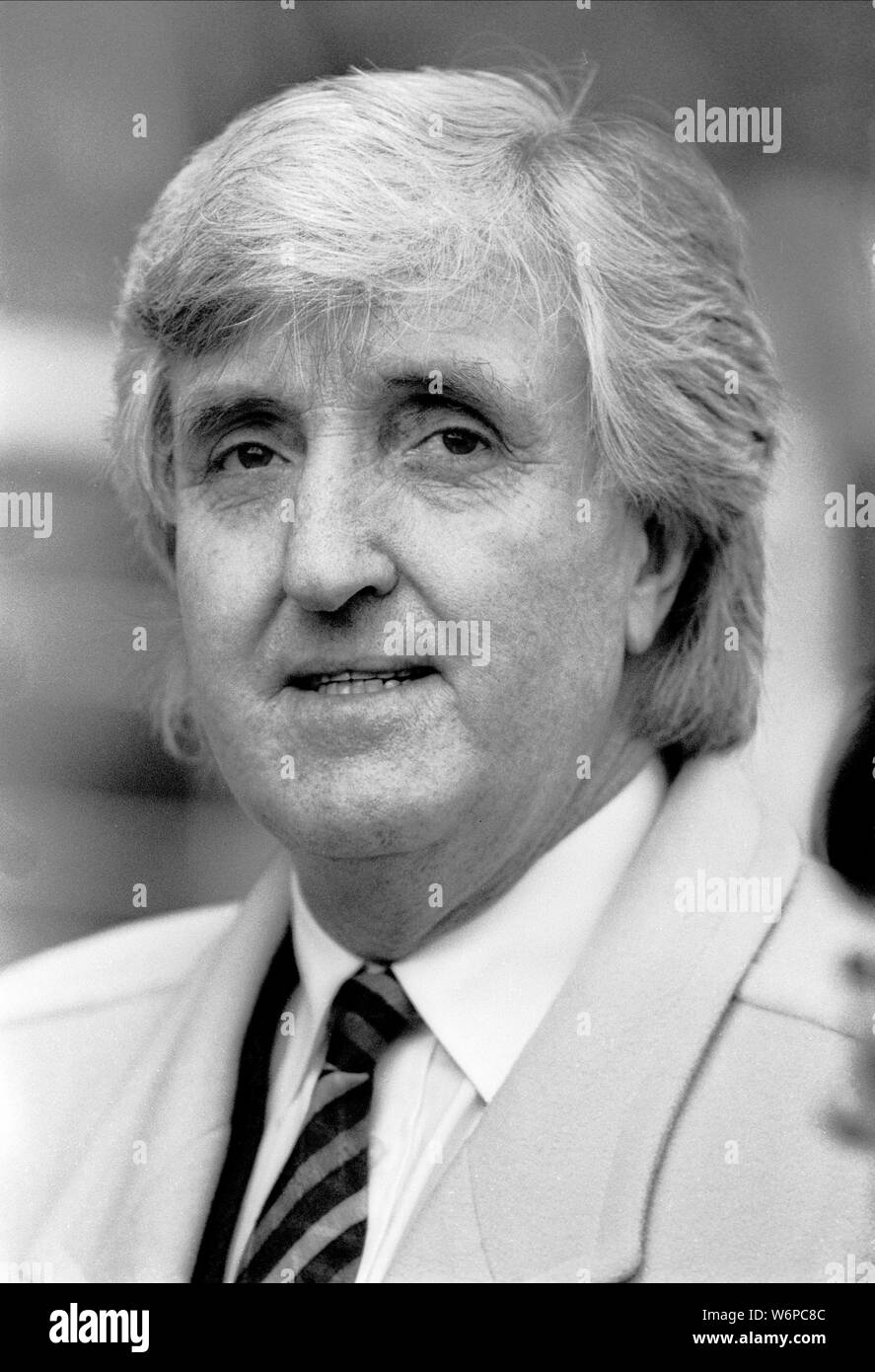 Manchester city football manager Schwarzweiß-Stockfotos und -bilder - Alamy