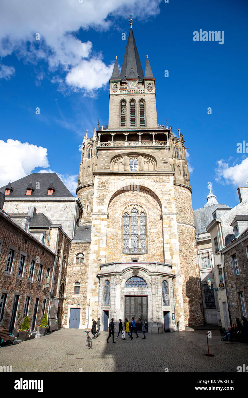 Aachen cathedral with domhof -Fotos und -Bildmaterial in hoher ...